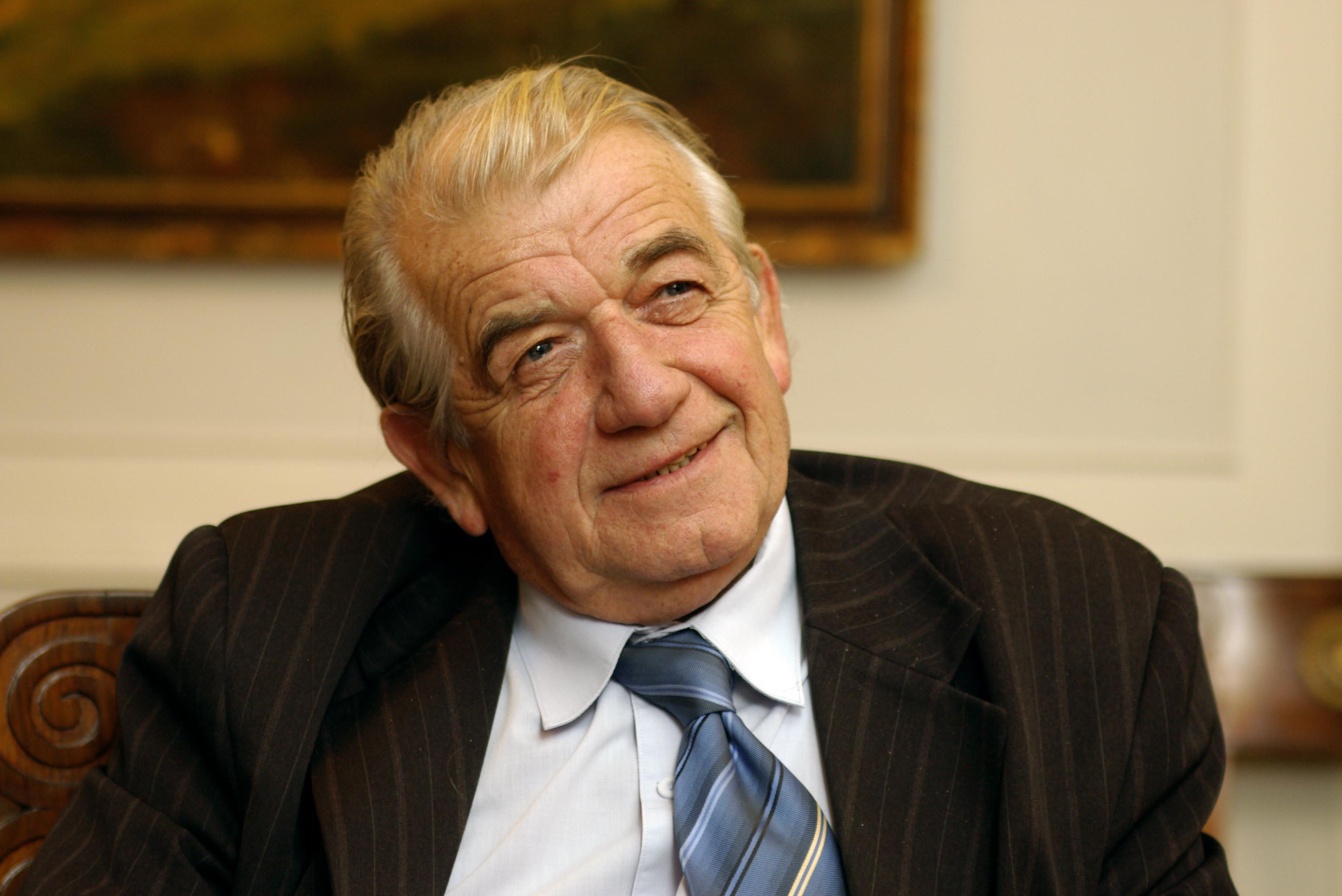 5 listopada 1985 roku Zbigniew Religa przeprowadził pierwszy w Polsce ...