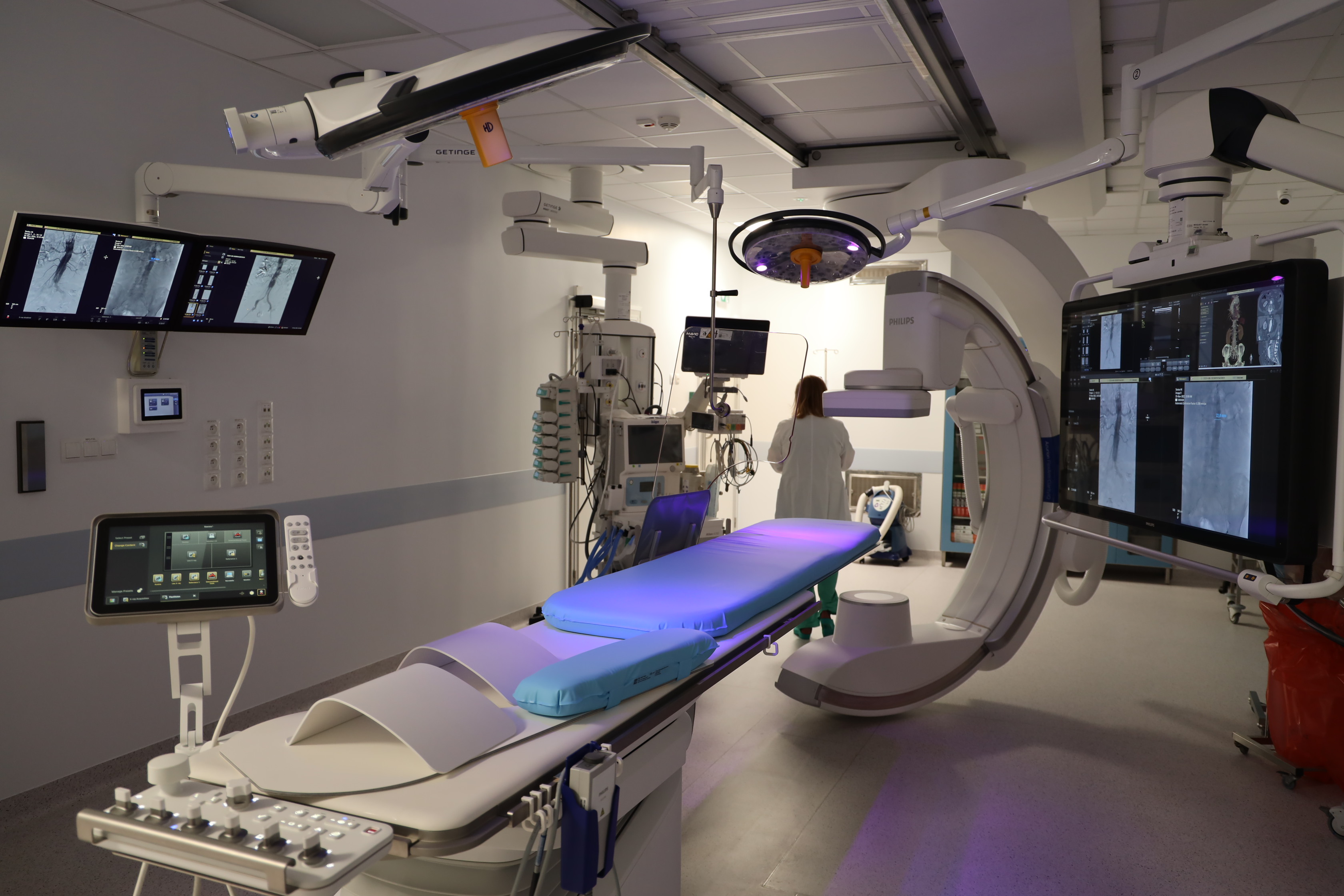 Nowoczesna sala hybrydowa w poznańskim szpitalu - Menedżer Zdrowia ...