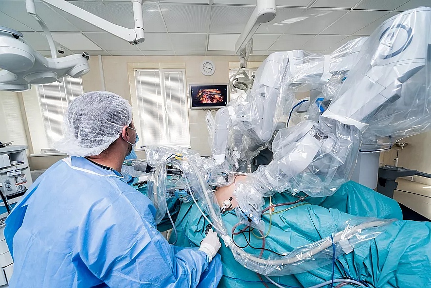 Kilkadziesiąt operacji z wykorzystaniem robota da Vinci - Menedżer ...